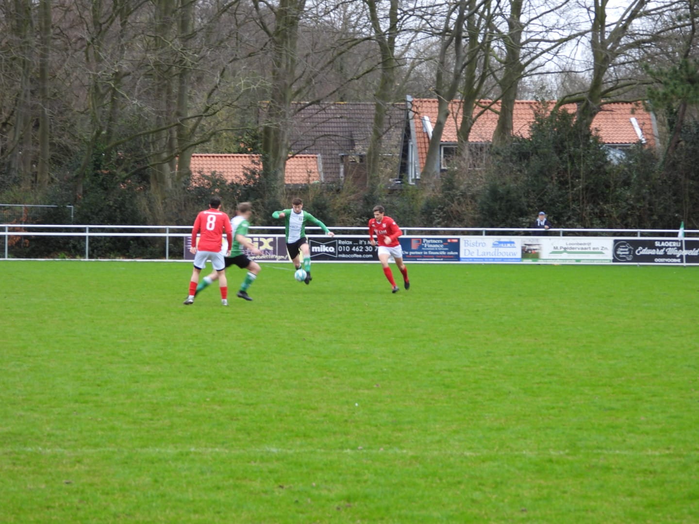 O.V.V. DOET ZICHZELF TE KORT EN MOET GENOEGEN NEMEN MET EEN GELIJKSPEL ...